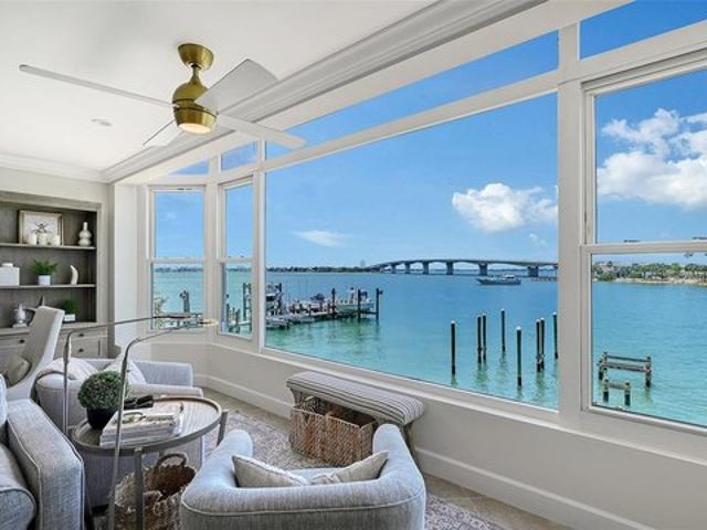 174 Golden Gate Pt Apt 22, Sarasota, FL 34236
