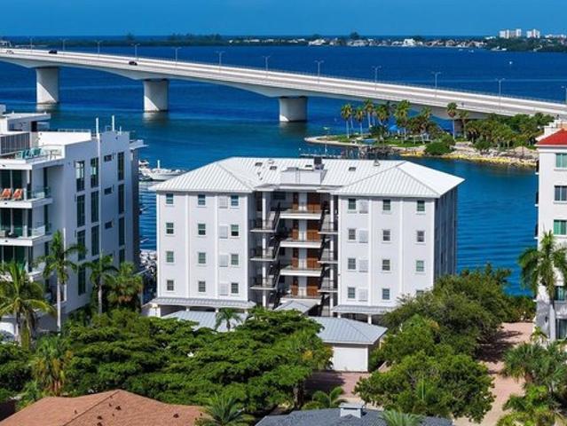 174 Golden Gate Pt Apt 43, Sarasota, FL 34236