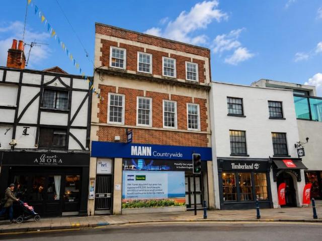 174 High Street, Guildford GU1 1 bed apartment to rent £1,650 pcm £381 pw