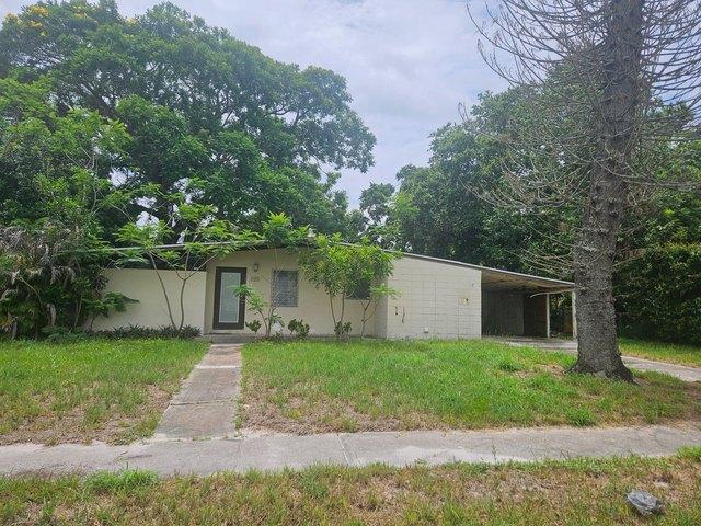 174 SE Celestia Ct, Port Saint Lucie, FL 34983