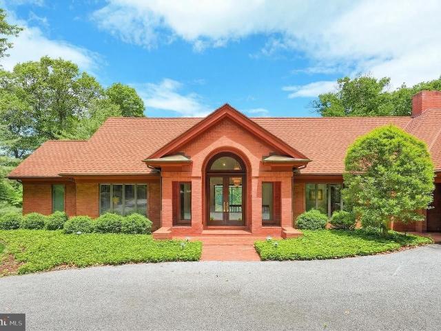 174 Springhouse Ln, Spring Grove, PA