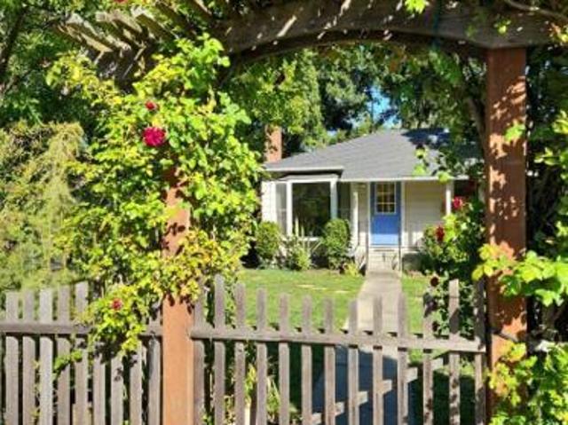 174 Spruce Ave, Menlo Park, CA 94025
