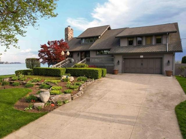 174 Sunset Dr, Sandusky, OH 44870