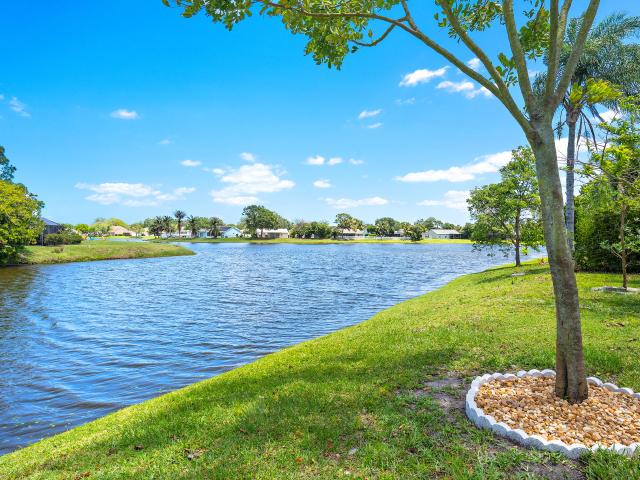 174 Pinewood Ct, Jupiter, FL 33458 | MLS #B26019 | Compass