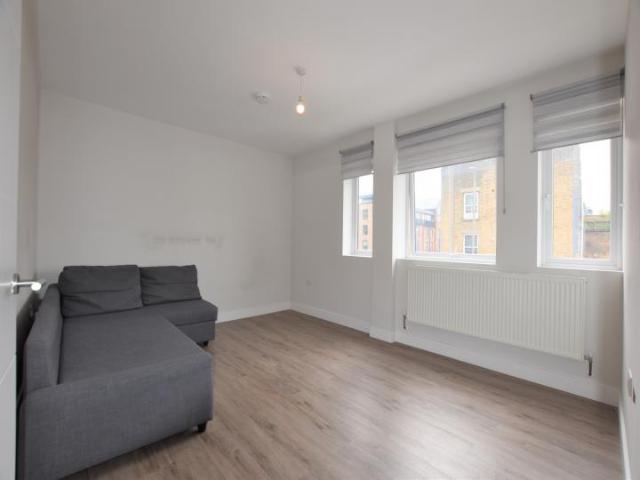 174 Tooting High Street, London SW17, 1 bed terraced house to rent, £1,800 pcm | PrimeLocation