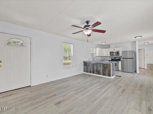174 Union Ave, Interlachen, FL 32148
