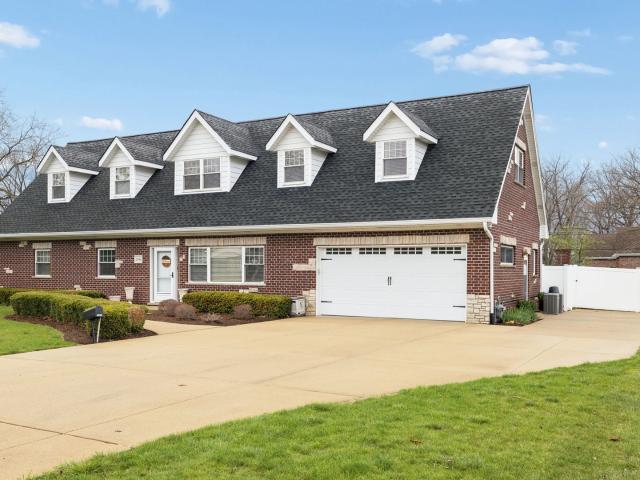 17546 Woodbrook Ln, Lockport, IL 60441 | MLS #12610 | Compass