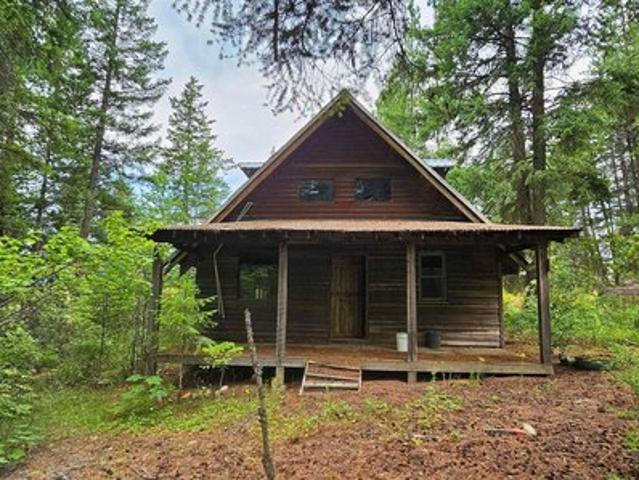 1754 Giles Connection Rd, Bonners Ferry, ID 83805