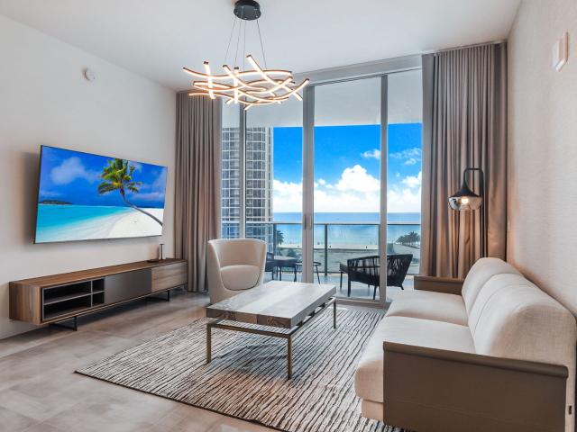 17550 Collins Ave Unit# 702, Sunny Isles Beach, US, FL
