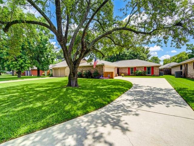 17559 S Compass Rose Cir, Crosby, TX 77532