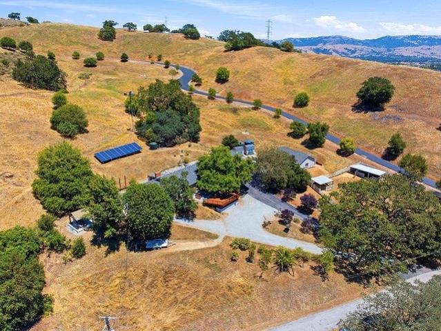 1755 Paradise View Rd, Morgan Hill, CA 95037