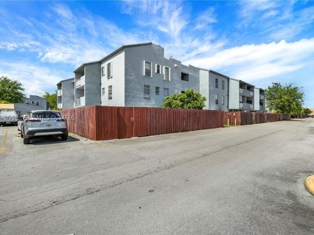 1755 W 60th St Apt D204, Hialeah, FL 33012
