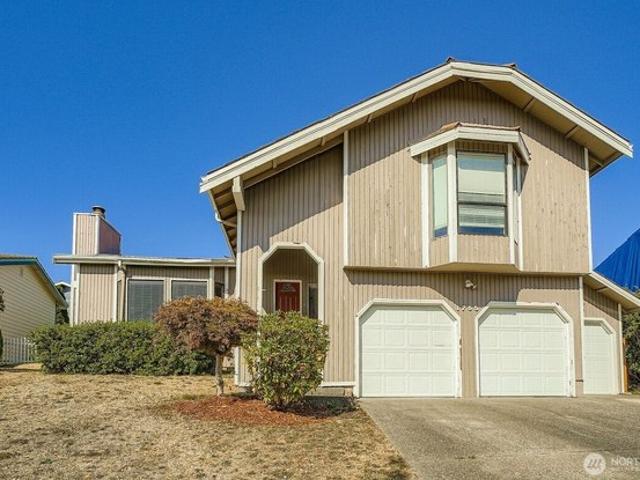 1755 57th St NE, Tacoma, WA 98422
