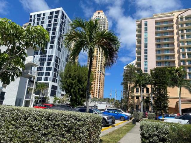 17560 Atlantic Blvd #108, Sunny Isles Beach, FL 33160