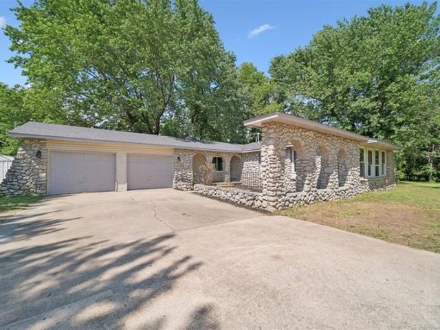 17567 E 405 Rd, Claremore, OK 74017