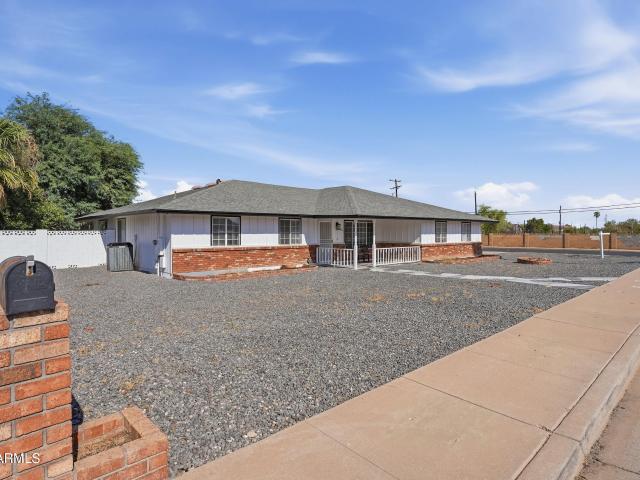 1756 n summer circle