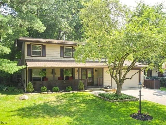 1756 Deepwood Dr, Akron, OH 44313