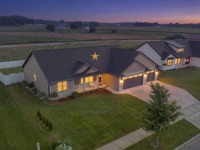 1756 Red Oak St, Green Bay, WI 54313