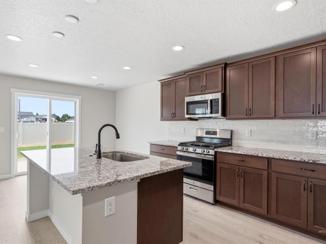 17573 Moon Ridge Pl