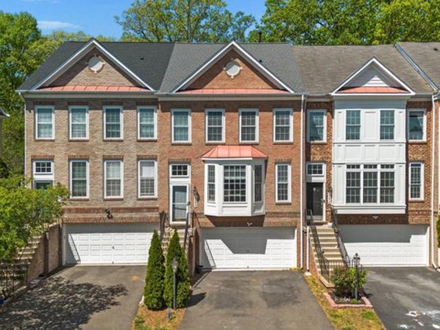 17572 Victoria Falls Dr, Dumfries, VA 22025