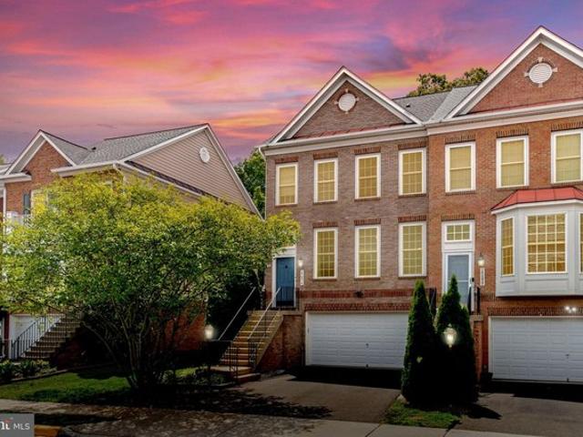 17574 Victoria Falls Dr, Dumfries, VA 22025