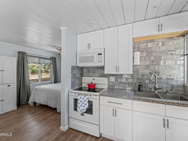 17574 w foothill road