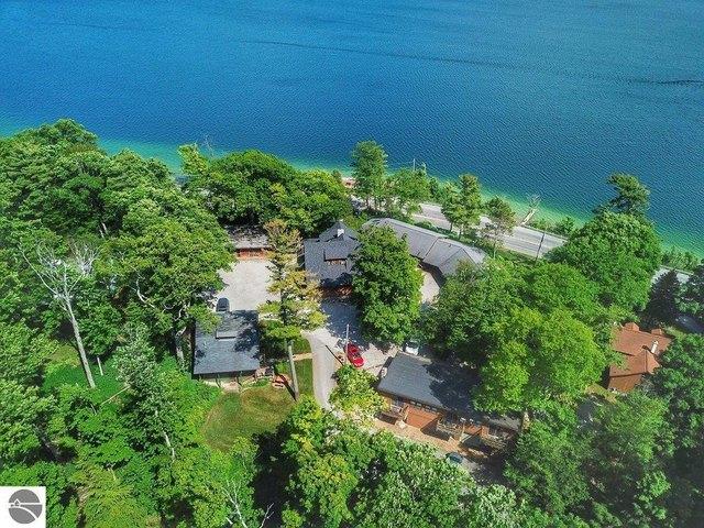 1757 N Manitou Trl W, Leland, MI 49654