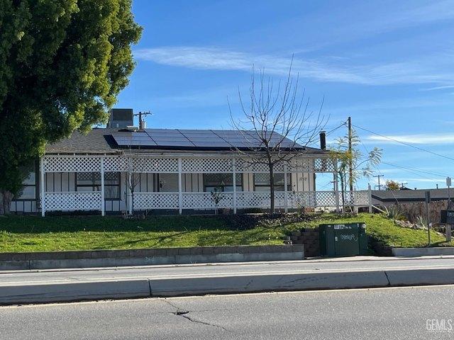 1757 Oswell St, Bakersfield, CA 93306