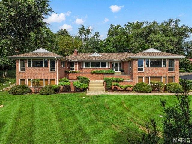 1757 Topping Rd, Town and Country, MO 63131