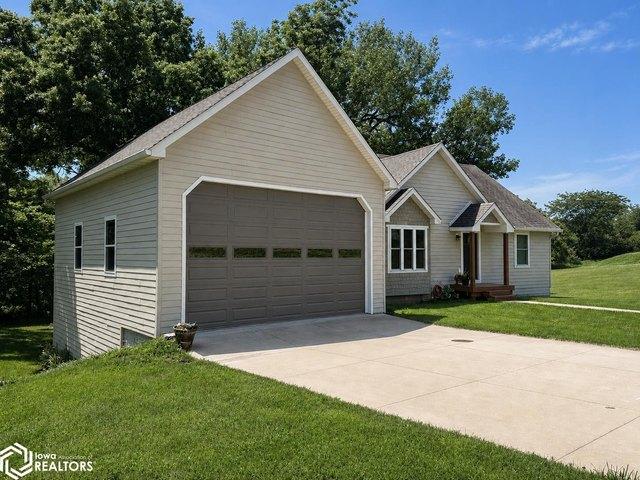 17587 Lakeshore Dr, Moravia, IA 52571