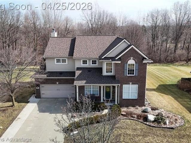 1758 Four Seasons Dr, Hartland Township, MI 48843