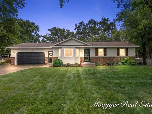 1758 Greenwoods Dr, Jenison, MI 49428