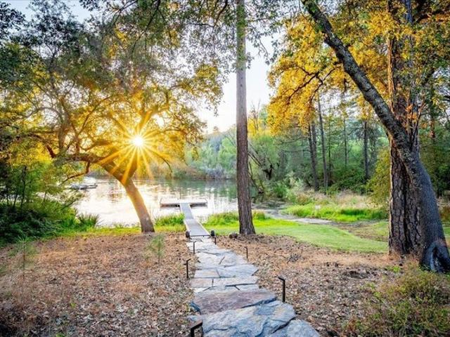 17595 Lakeview Hills Rd, Meadow Vista, CA 95722