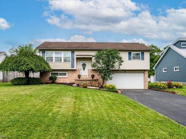 1759 Arbor Dr, Mineral Ridge, OH 44440