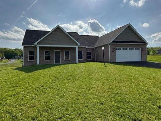 1759 Carrera Dr, Chambersburg, PA 17202