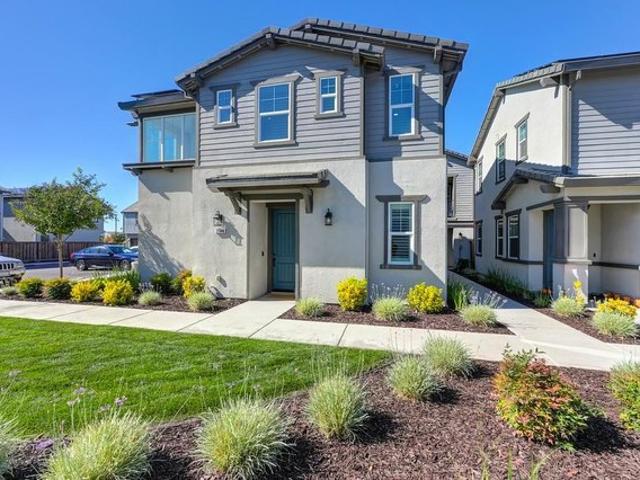 17500 Beachwood Rd, Lathrop, CA 95330