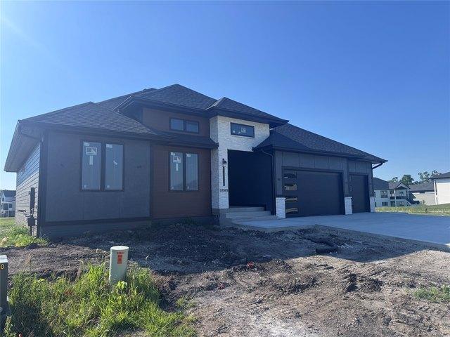 17501 N Valley Dr, Urbandale, IA 50323