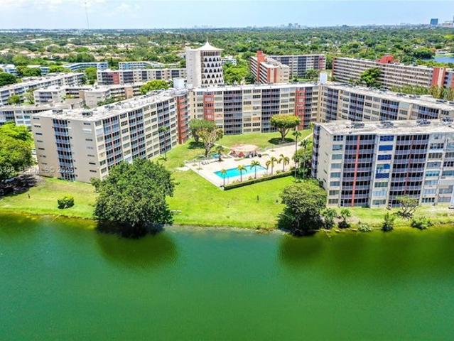 1750 NE 191st St Unit 100 1, Miami, FL 33179