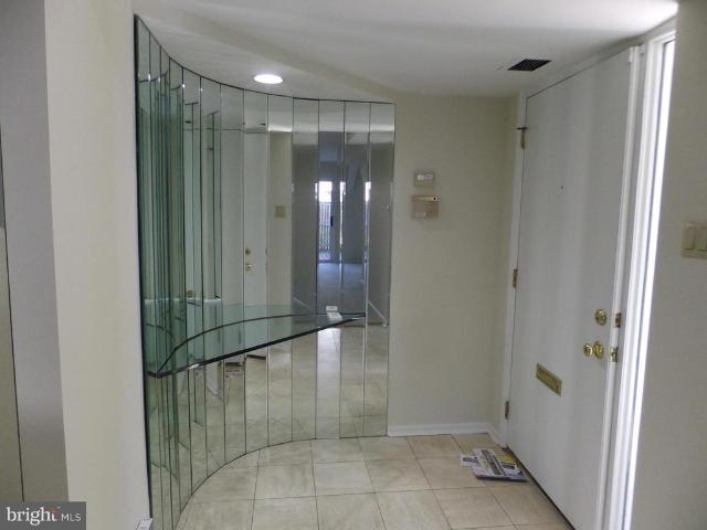 1750 Oakwood Terrace # 8F
