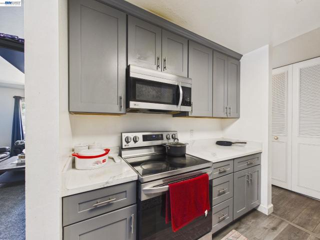 1750 Halford Ave 211
