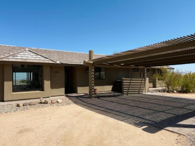 1750 W Pearce