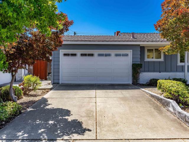 1750 Woodcrest Dr