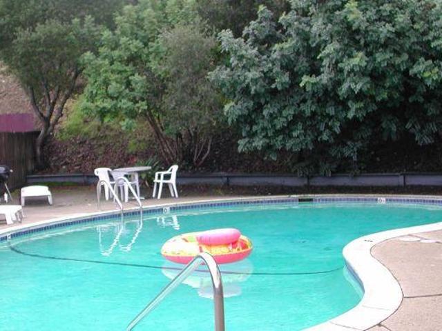 $1750 / 1br Big Private Sunny Yard For You And Your Pet On Quite Cul de Sac