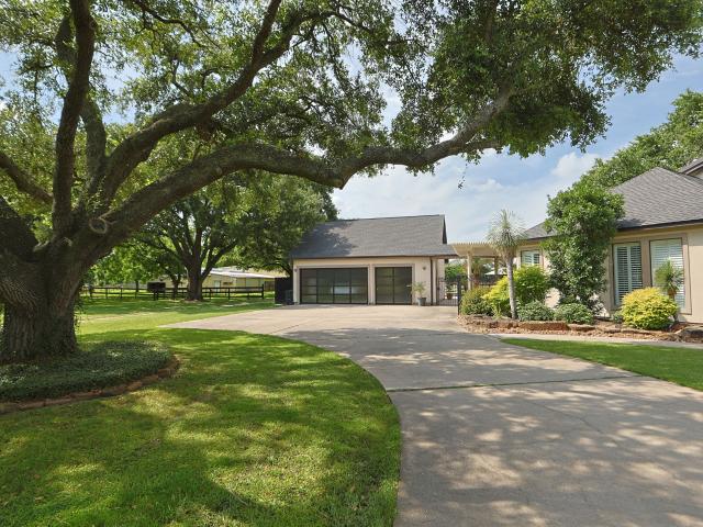 17514 Queenslake Drive