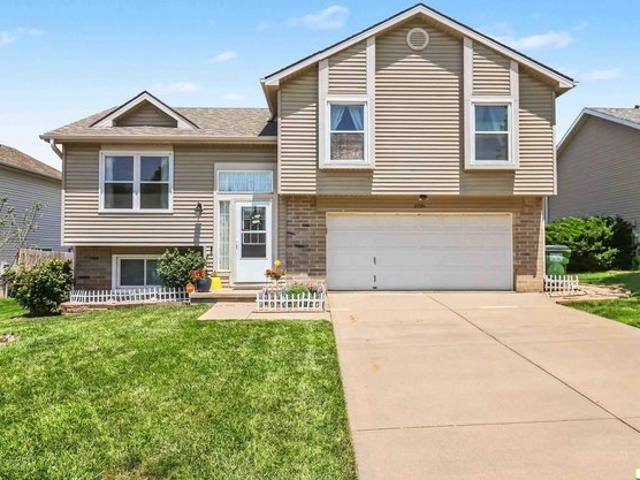 17516 Emiline St, Omaha, NE 68136
