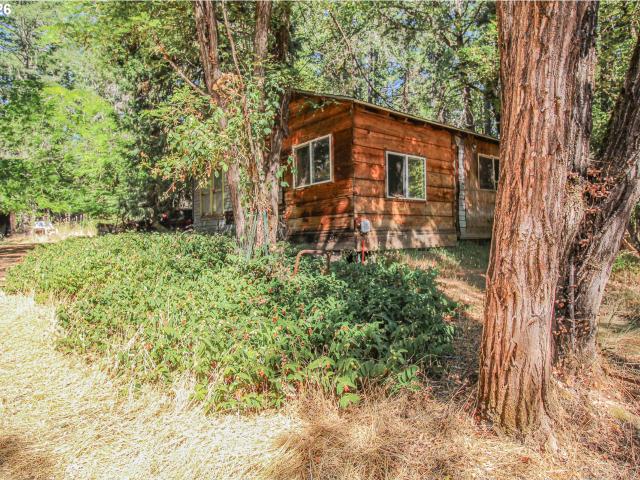 17516 redwood hwy