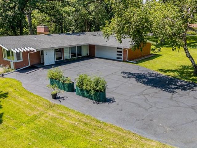 17519 Hickory Hills Rd, Sterling, IL 61081