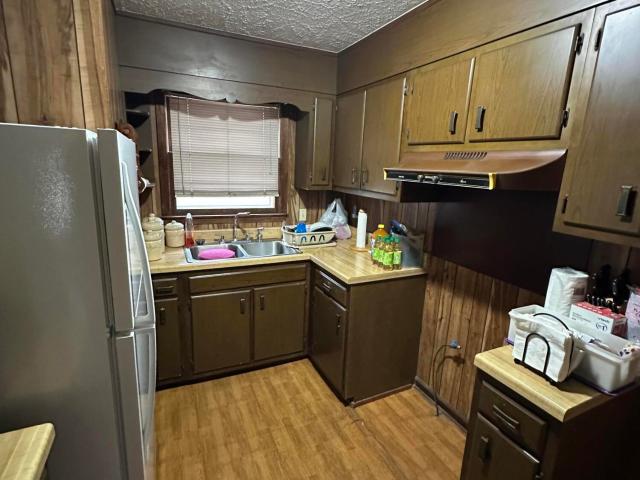 1751 S Highway 385