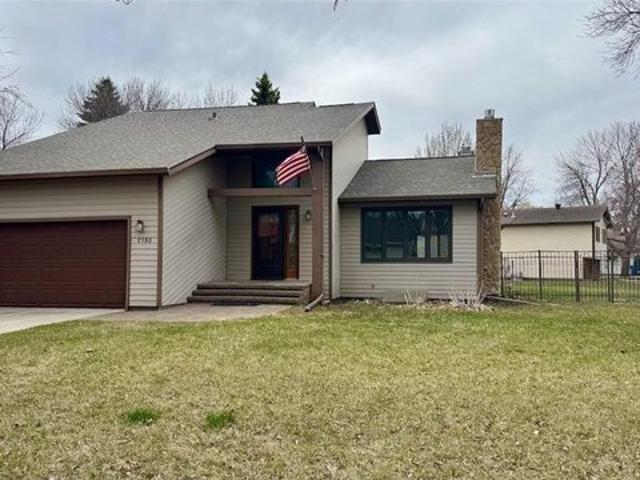 1751 23rd St S, Fargo, ND 58103