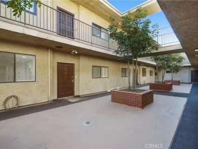 17522 Sherman Way, 104, Van Nuys, CA 91406